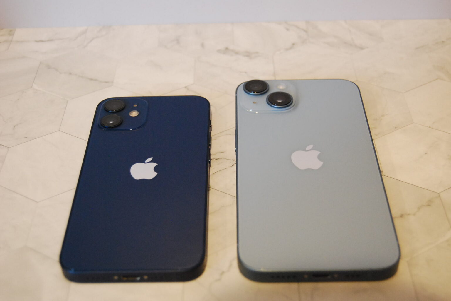 【iPhone14とiPhone12mini比較】乗り換えてわかった！外観・カメラ性能・使用感を徹底比較 | matublog
